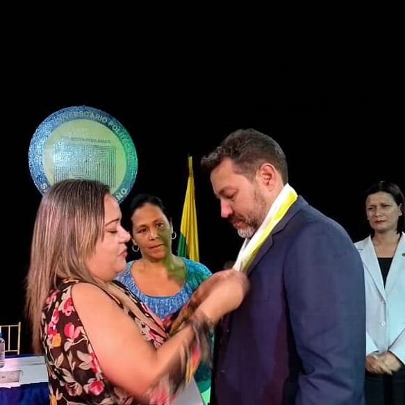 Confieren Orden Luisa Cáceres de Arismendi a director del complejo ...