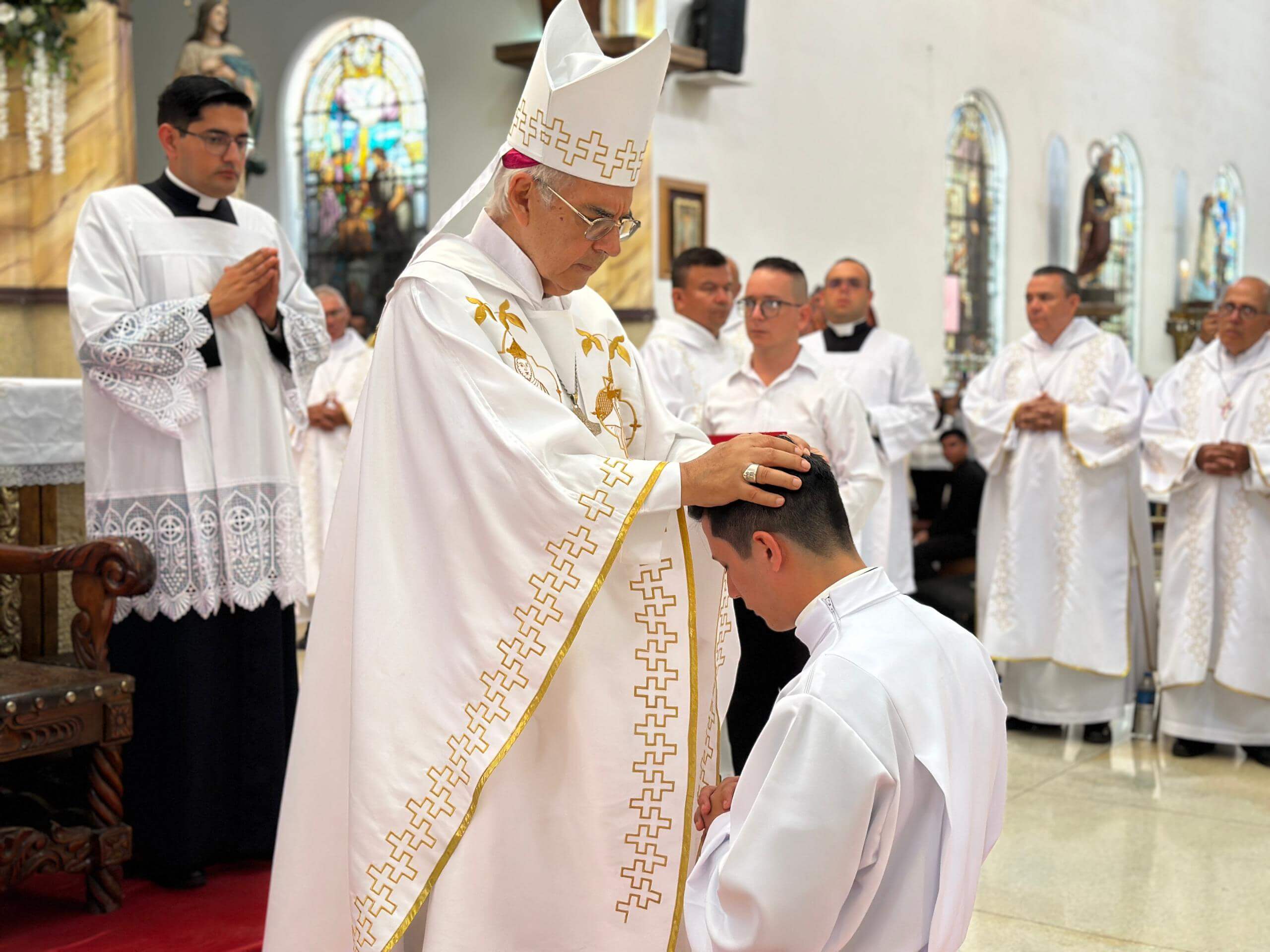 Edwin Medina, diácono Iglesia, San Cristóbal